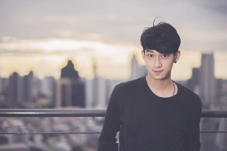 Profil dan Biodata Chimon Wachirawit: Pacar, Drama BL, Keluarga, Film ...