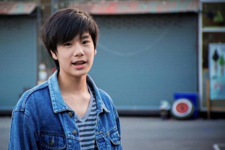 Profil dan Biodata Phuwin Tangsakyuen: Keturunan, Adik, Film, Series ...