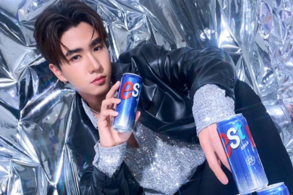 Profil dan Biodata Perth Tanapon: Agama, Kontroversi, Series BL - Showbiz