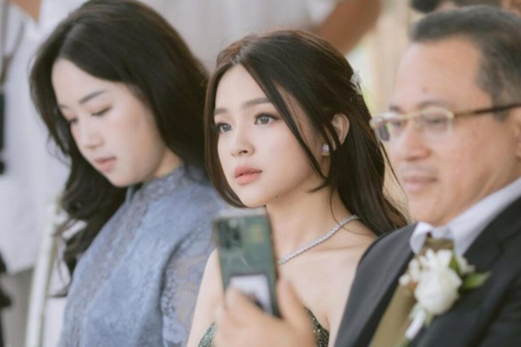 Profil dan Biodata Eca Aura: Agama, Ayah, Bisnis Keluarga, Pacar - Showbiz