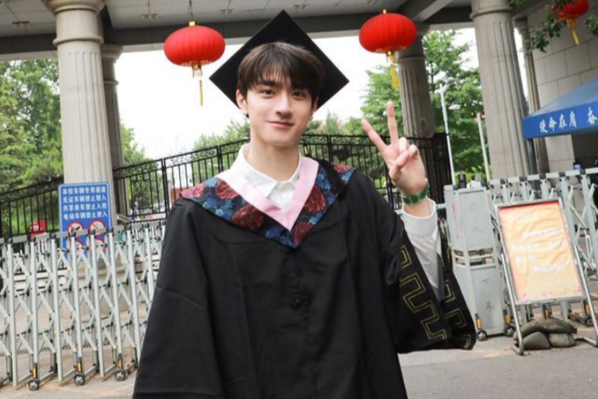 Profil dan Biodata Lin Yi: Pacar, Drama, Umur, Pendidikan - Showbiz